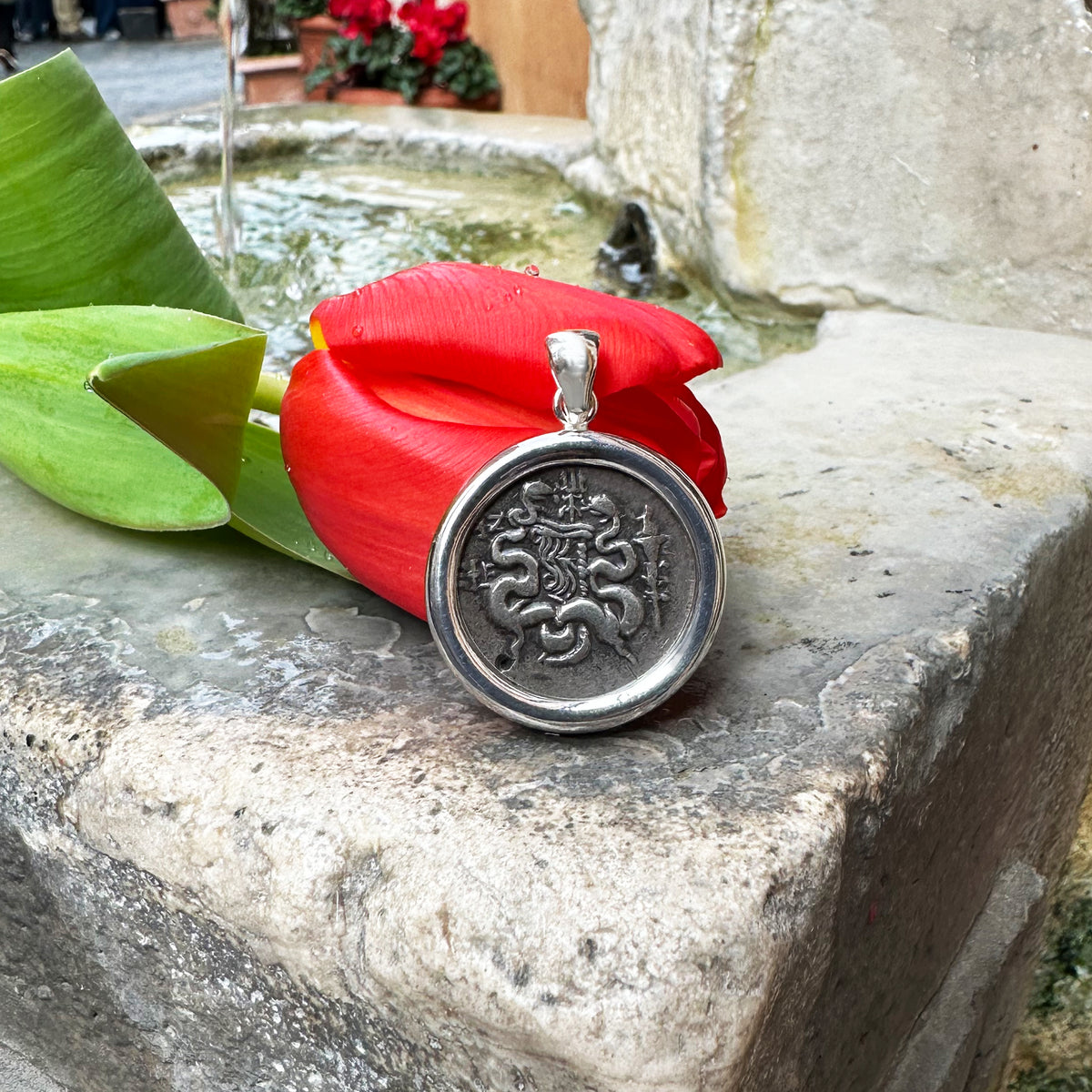 BOW BEETWEN TWO SNAKES Genuine Ancient Greek coin 190-133 BC Silver Pe ...